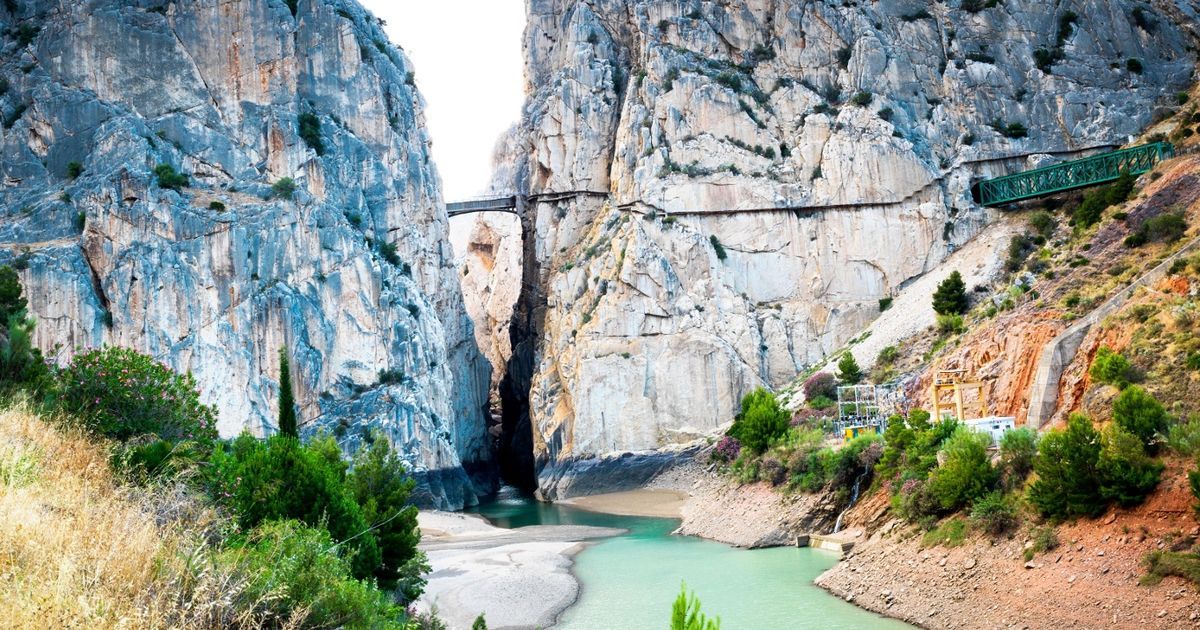 Terrifying pathway closes after landslide smashes…