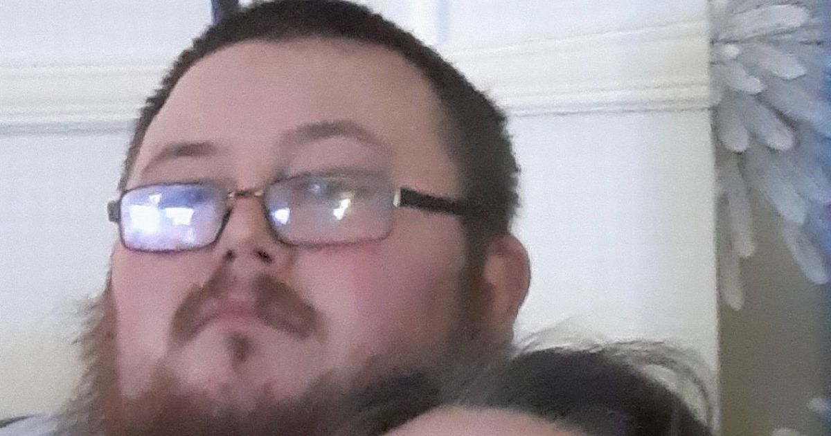 Edinburgh dad sleeping on couch for months in…