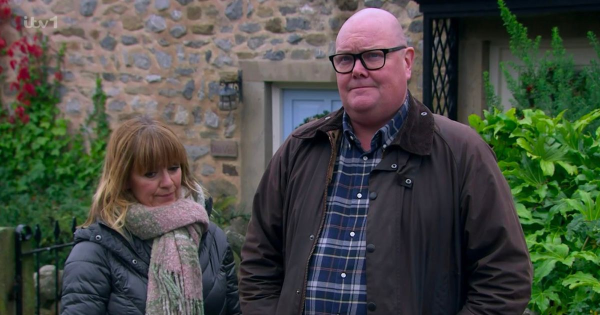 ITV Emmerdale's Dominic Brunt defends co-star as fans…