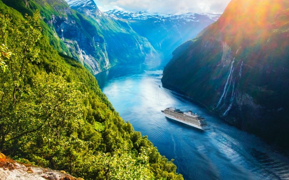 See the world with fresh eyes aboard a small ship