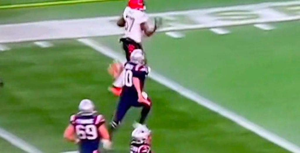 NFL fans rightfully ripped Mac Jones for his dirty…