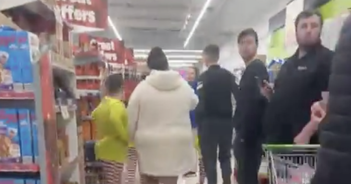 Edinburgh Asda shopper spots huge queues for viral…