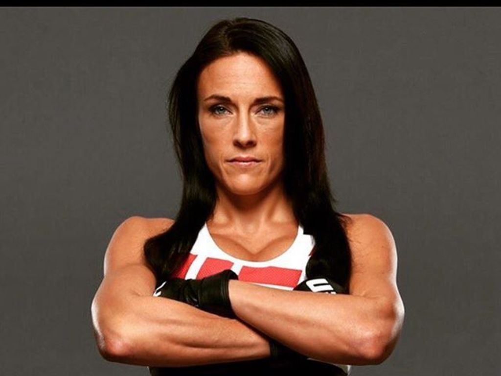 UFC fighter explains wardrobe malfunction