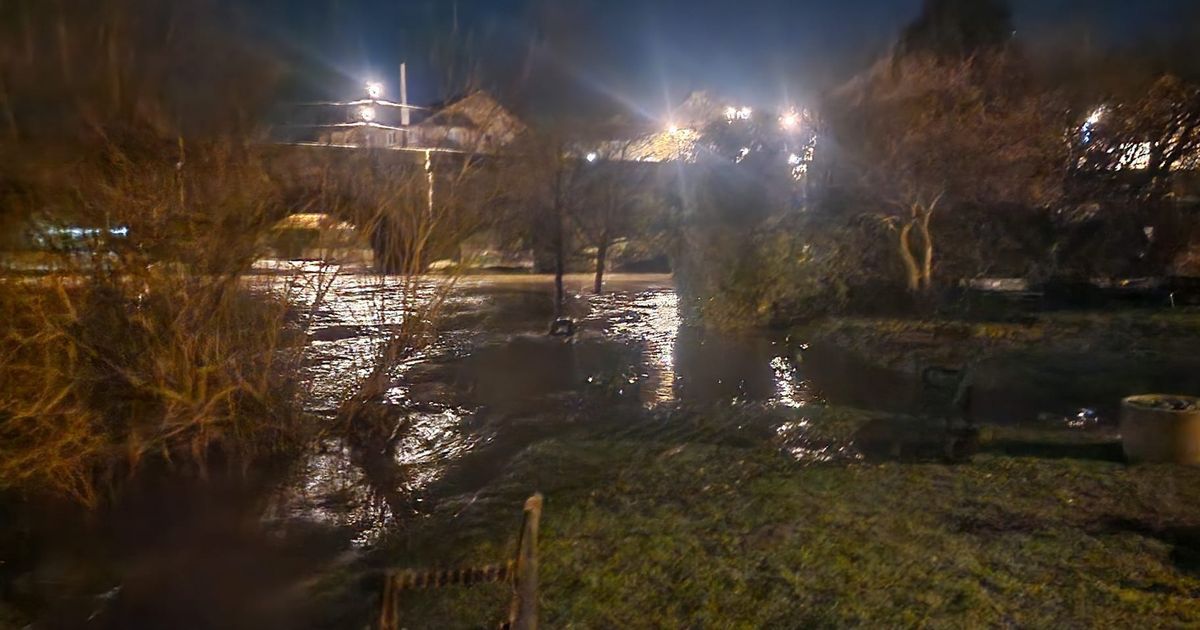 Drivers urged to avoid car park as River Wharfe bursts…