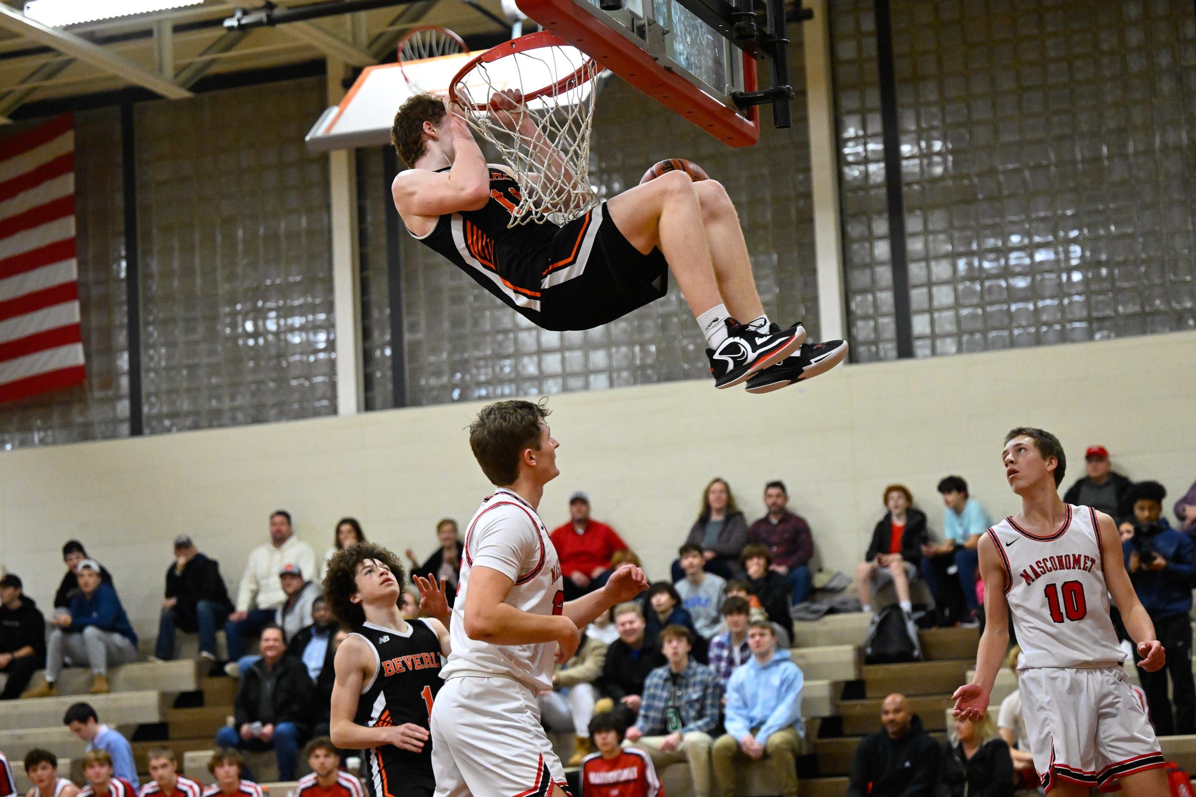 Photos: High-flying dunks from early 2023 high school…