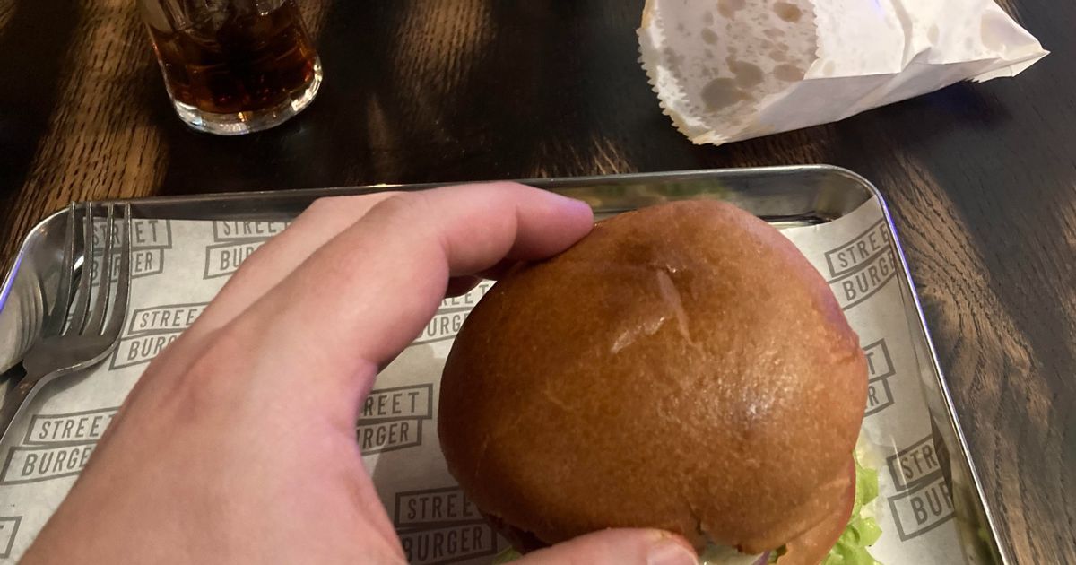 We tried Gordon Ramsay's street burger in Edinburgh…