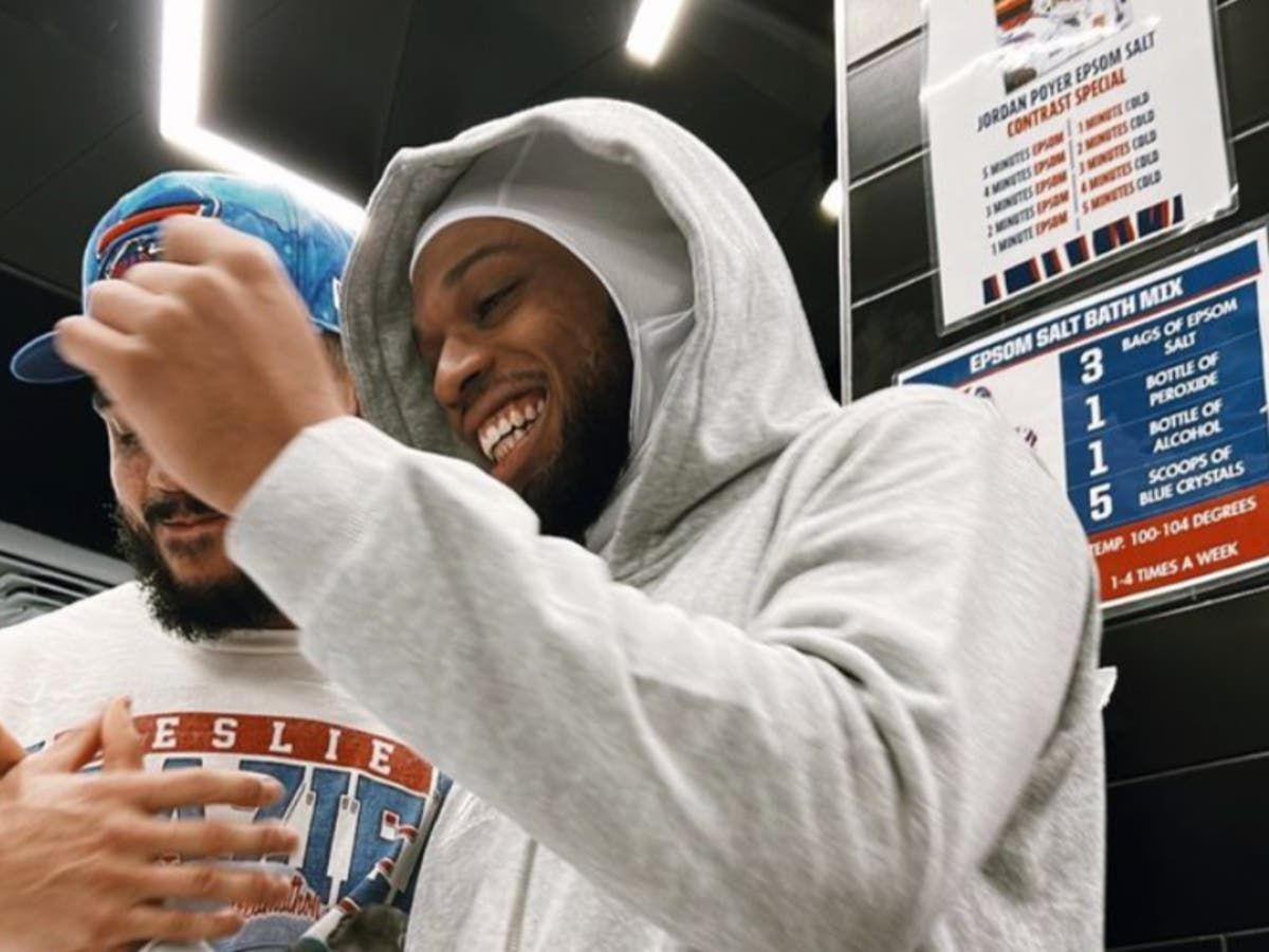 Damar Hamlin visits teammates for first time since…