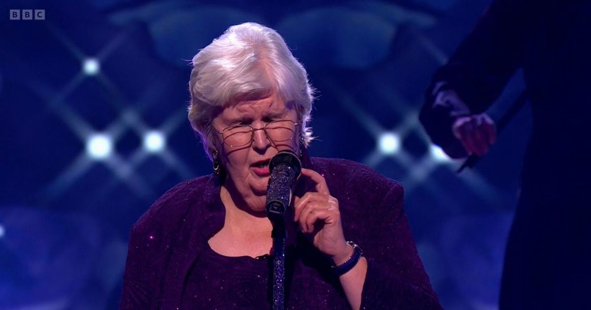 Blind singer who amazed neighbours in lockdown…