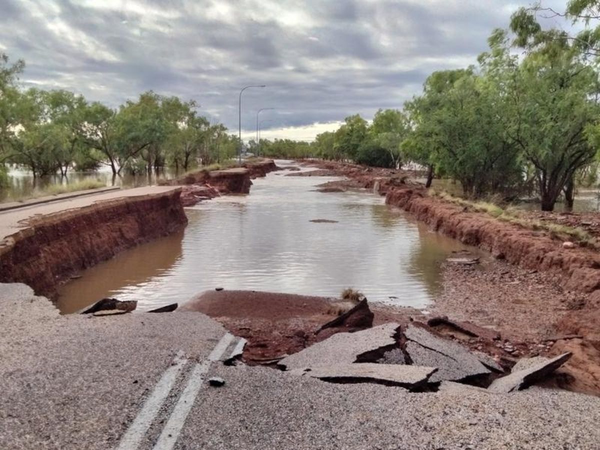 WA floods destroy dozens of homes