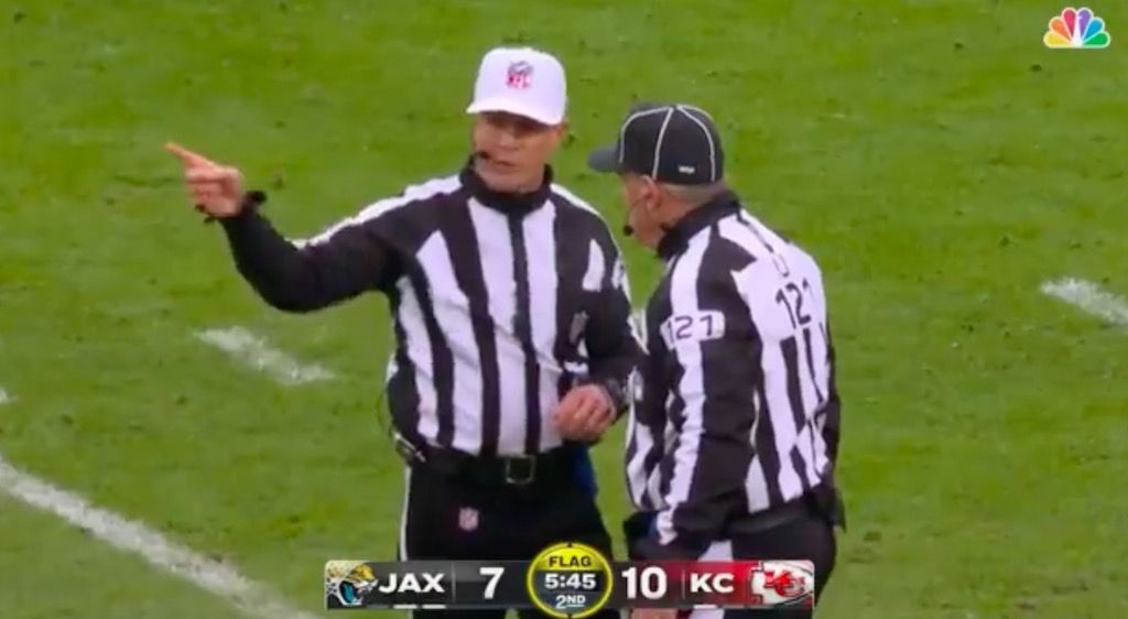 The ref in Jaguars-Chiefs had a hilarious hot-mic…