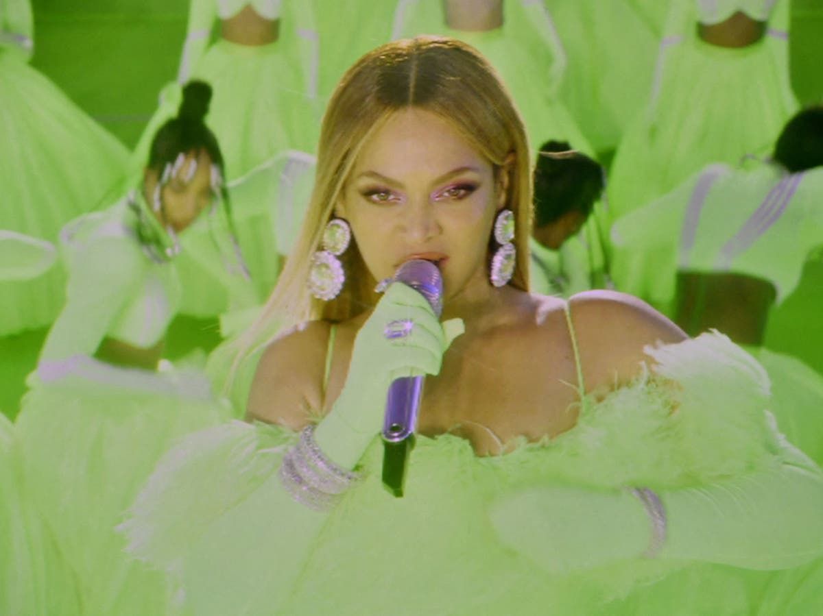 Beyoncé gives first live concert performance in more…