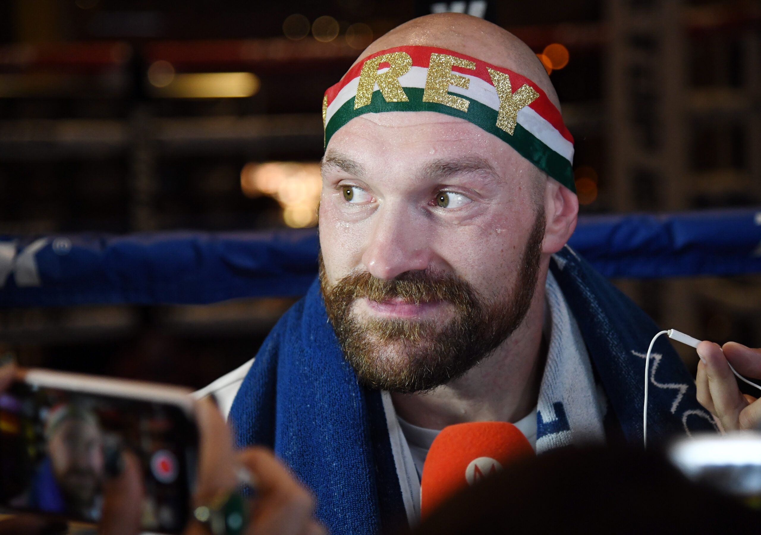 Tyson Fury issues challenge to free agent Francis…