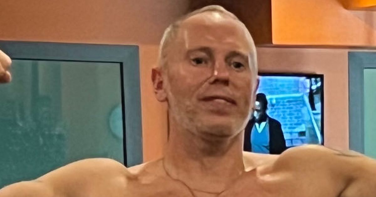 Judge Robert Rinder shows off insane body…