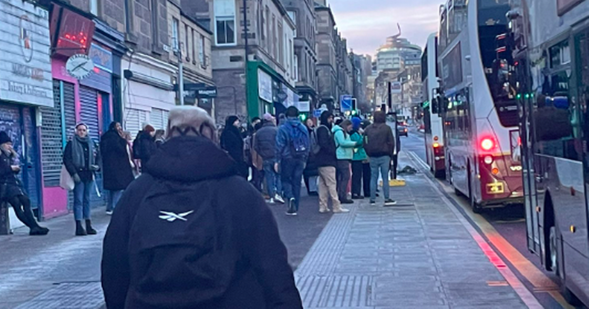 Edinburgh locals forced to queue across cycle lane…