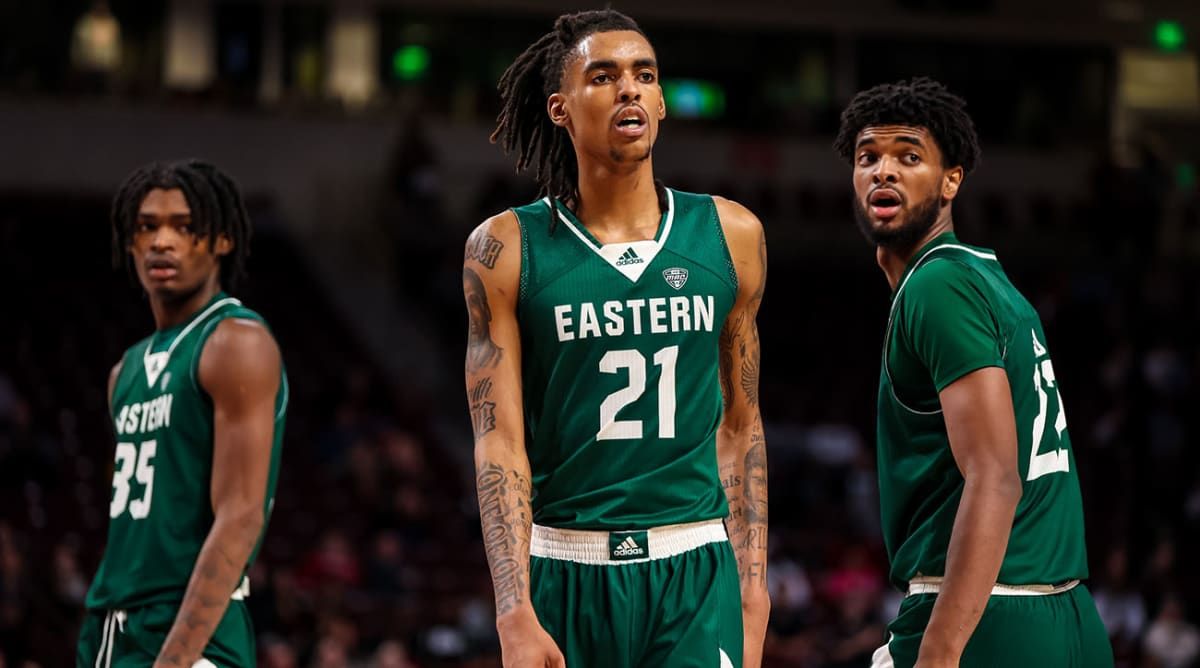 LeBron James Reacts to Emoni Bates’s Epic Scoring…