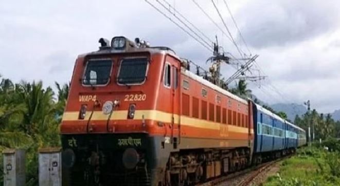 17 Trains Running Late In Northern Region Due To Fog