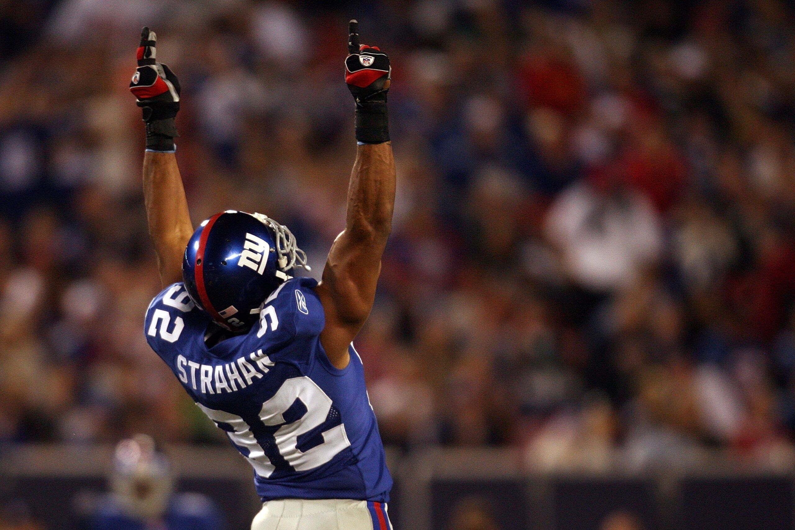 See it: Giants legend Michael Strahan receives…
