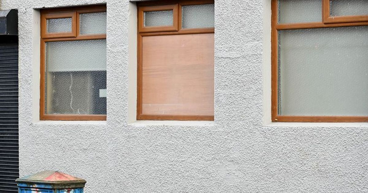 Masked gang of 20 armed with baseballs smash windows…