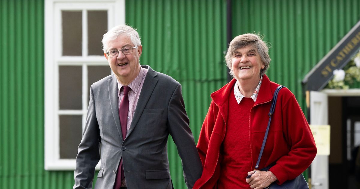 First Minister Mark Drakeford's wife Clare dies…