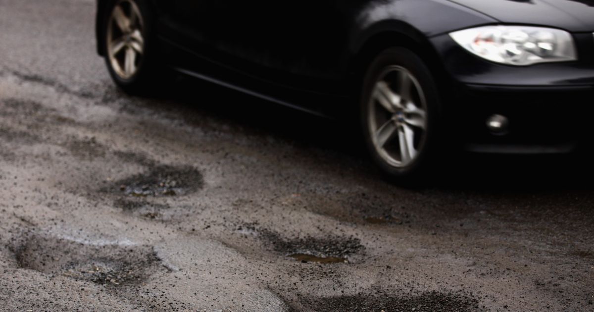 Glasgow road workers fixing 200 pot holes a day as…
