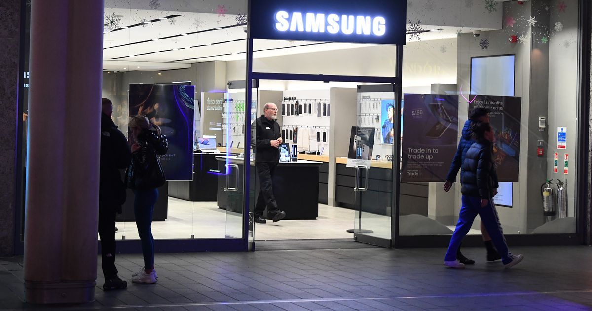 Liverpool ONE shops closed after woman pulls out knife…
