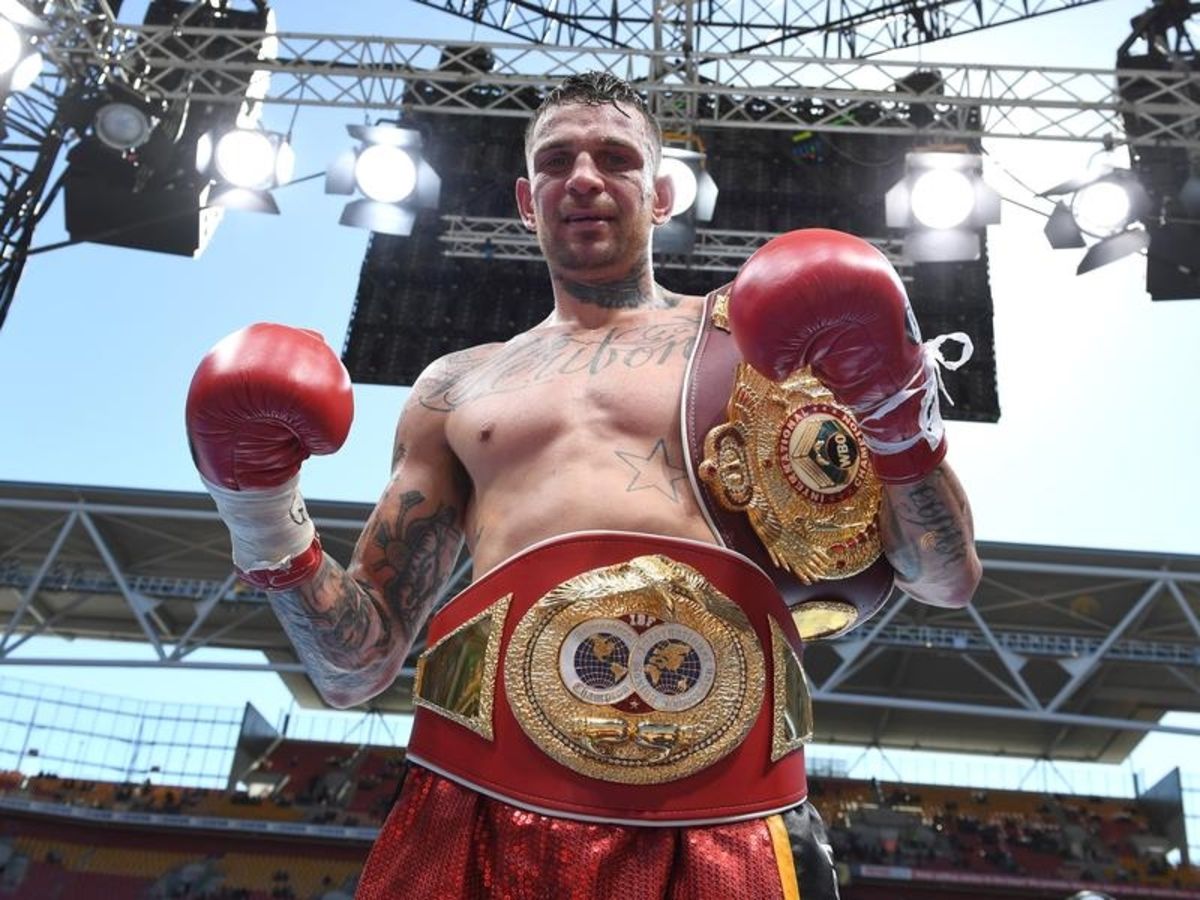 Ex-boxing champion Hooper to stand trial for robbery