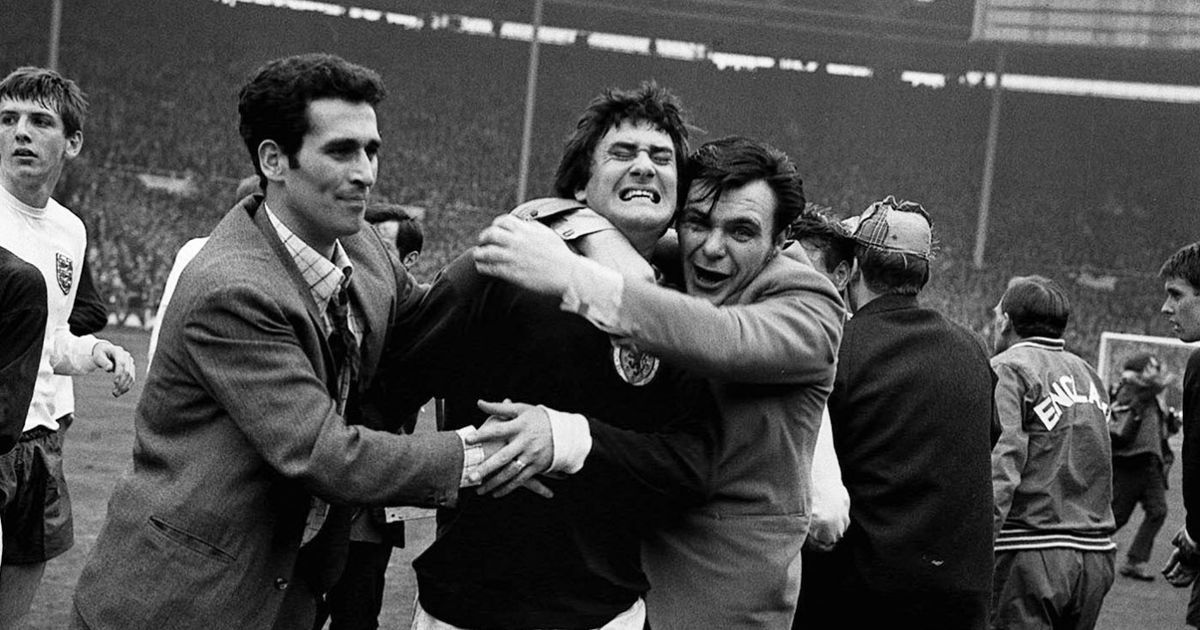Jim Baxter’s iconic '67 Scotland jersey sparks dispute…