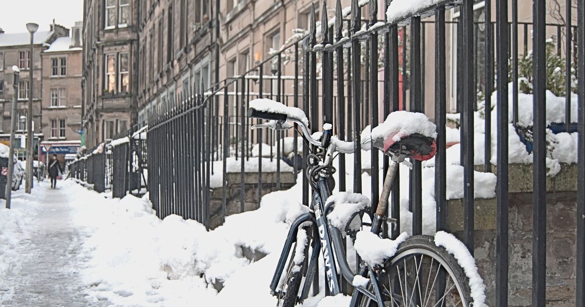 Edinburgh weather map shows snows flurries heading for…