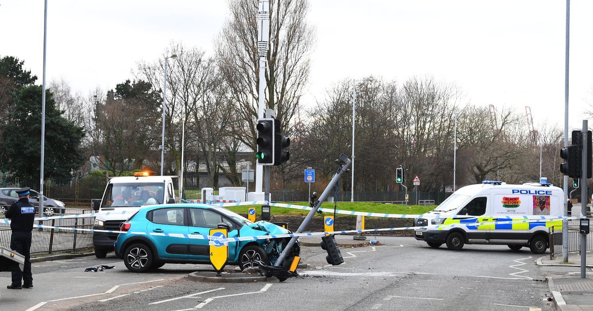 Main road closed after car 'demolishes' traffic light…