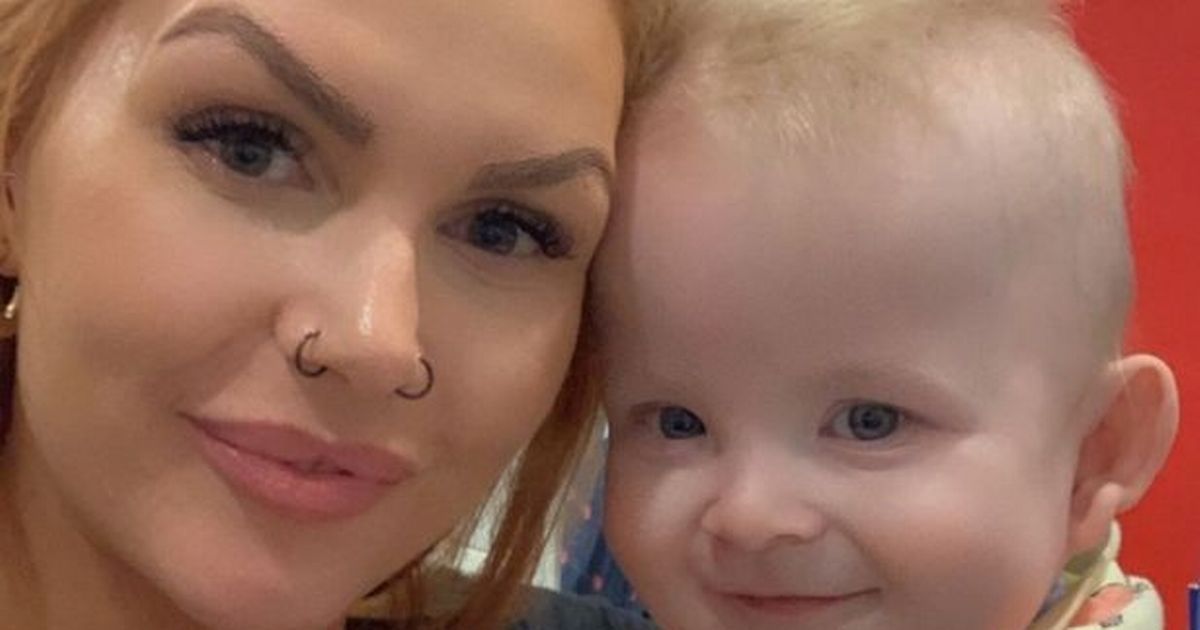 Mum who travel 35 miles to see baby in hospital in…