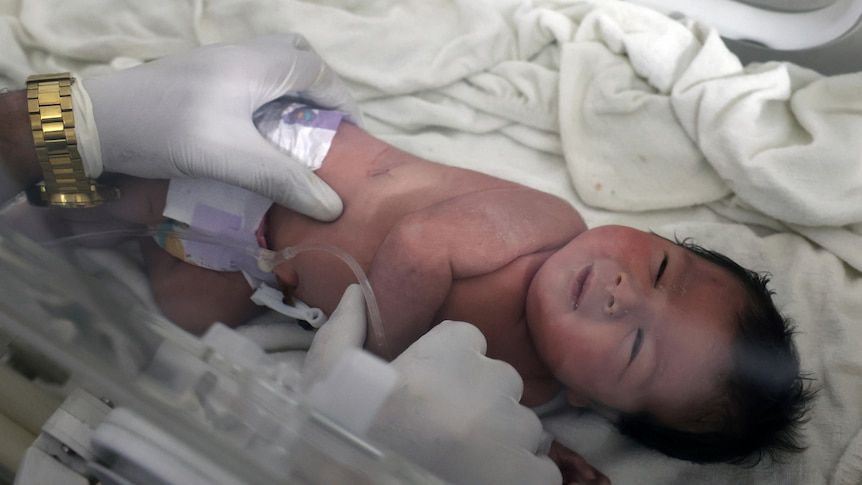 Newborn baby saved from rubble as rescuers search for…