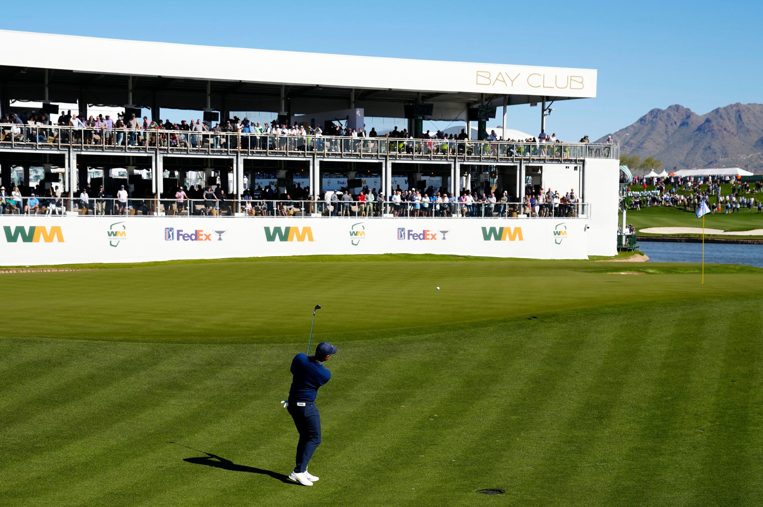 Rory McIlroy draws huge galleries at TPC Scottsdale…