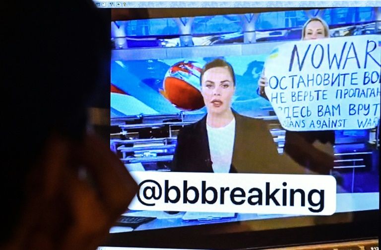 Russia journalist who made TV protest describes escape…