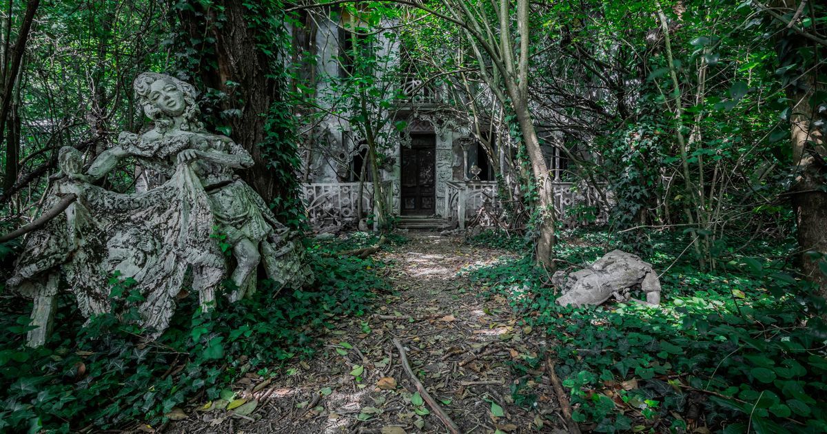 Real-life Hansel and Gretel house built by reclusive…