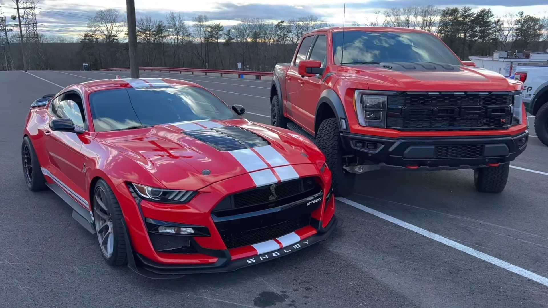 Ford Mustang Shelby GT500 Drag Races Raptor R In…