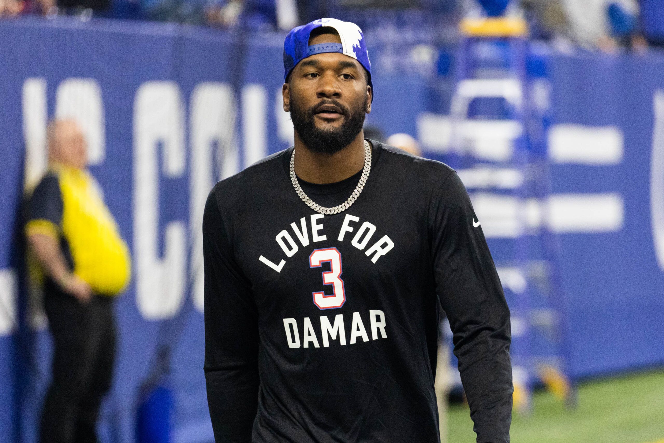 Shaquille Leonard supports Jeff Saturday as next head…