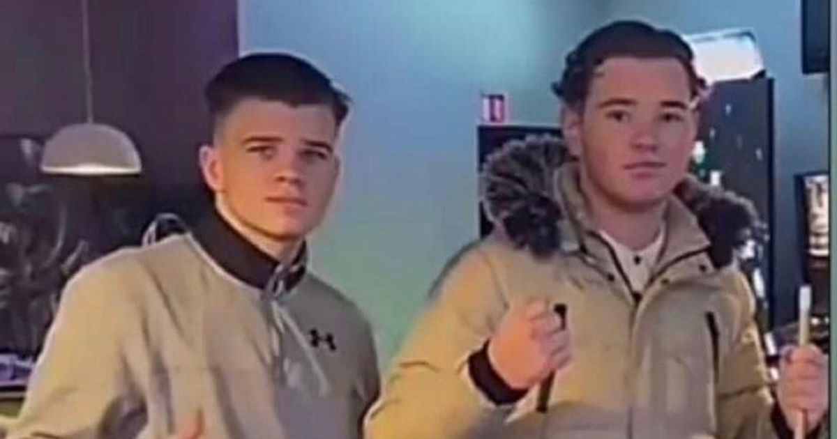 Boxing club pays touching tribute to teenagers who…