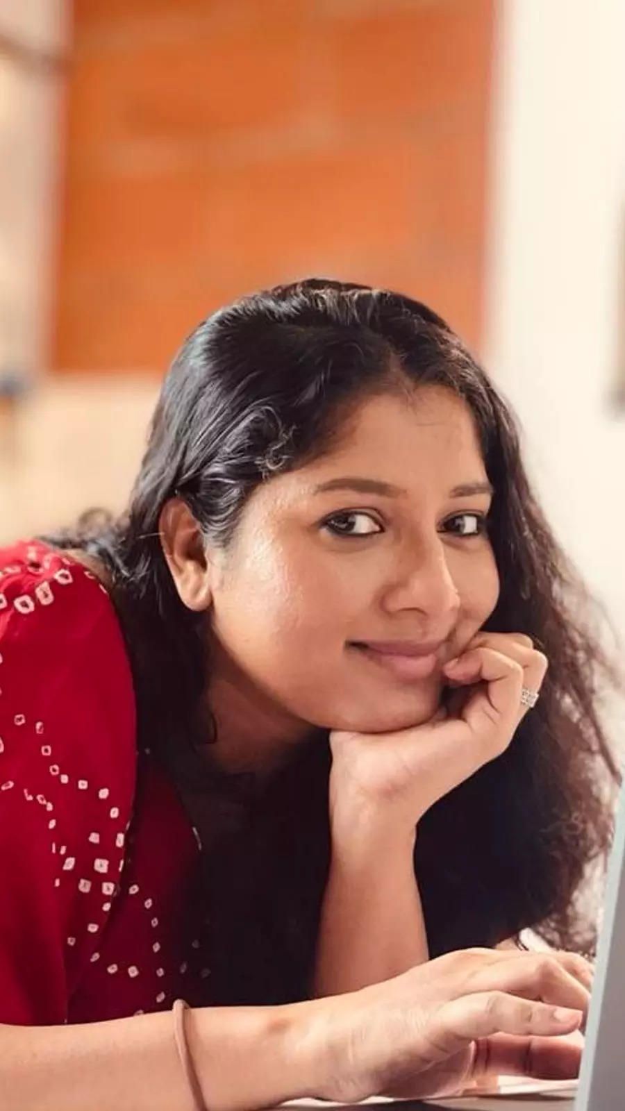 'Ayali' actress Anumol will steal your hearts through…