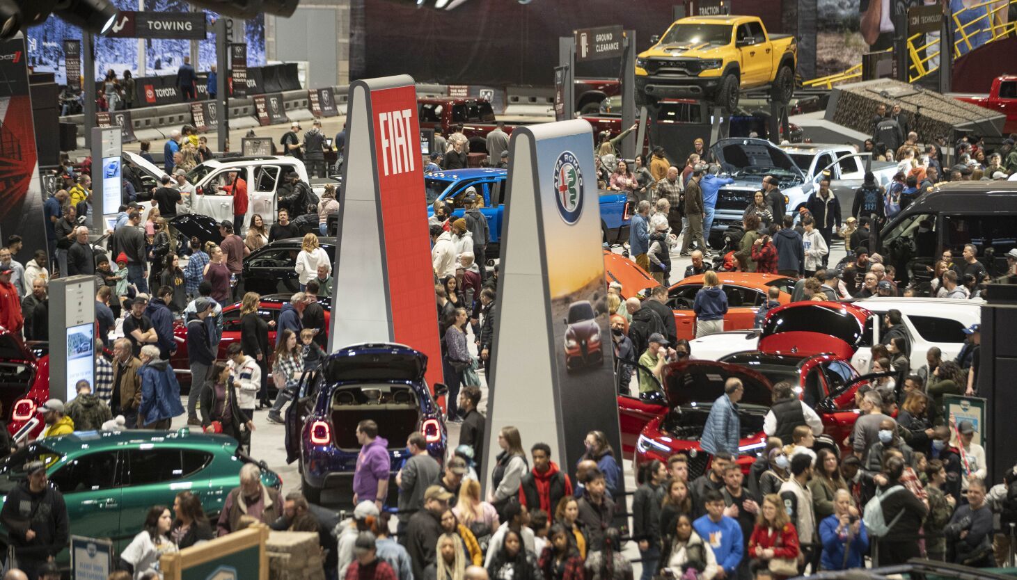 Chicago Auto Show returns to pre-COVID size, offering…