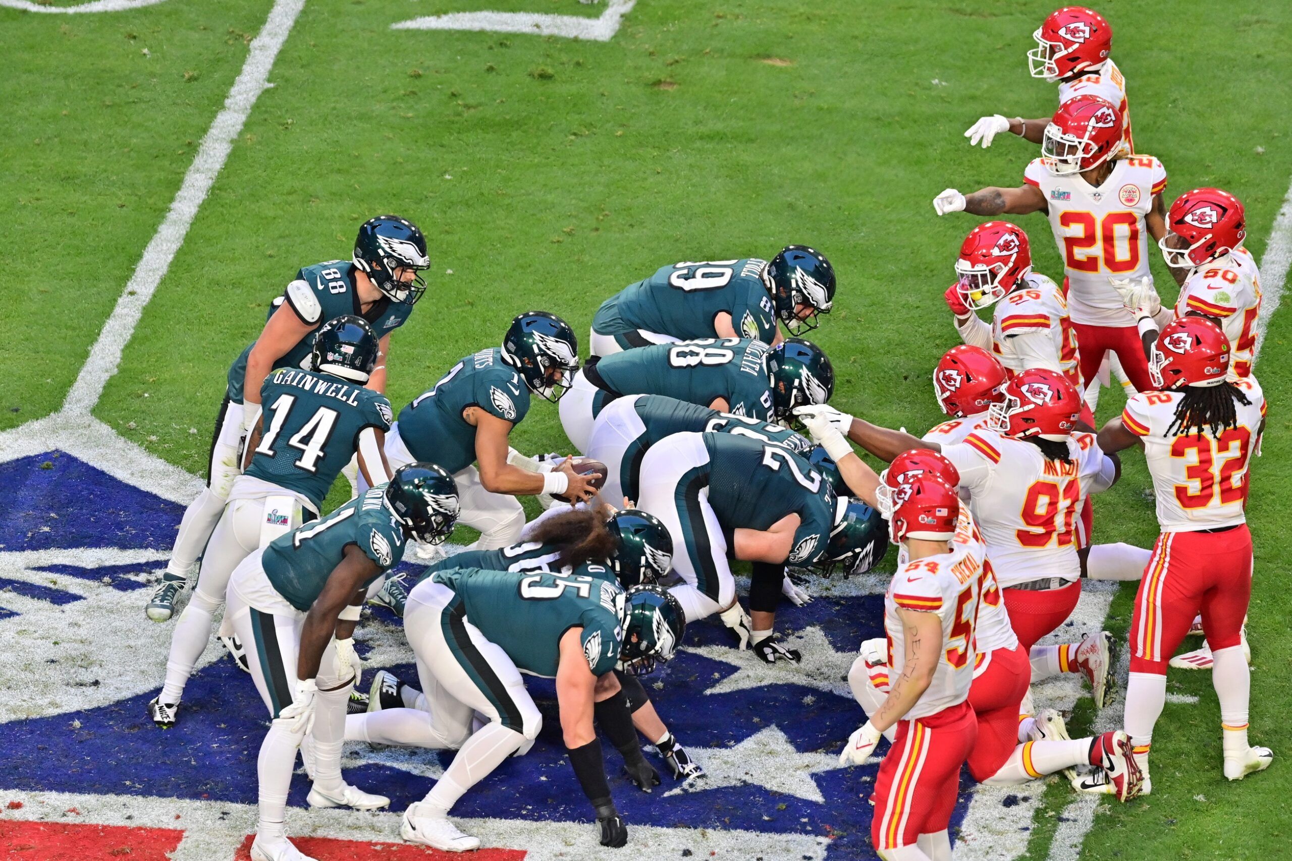 LOOK: Top photos from first half of Eagles-Chiefs…
