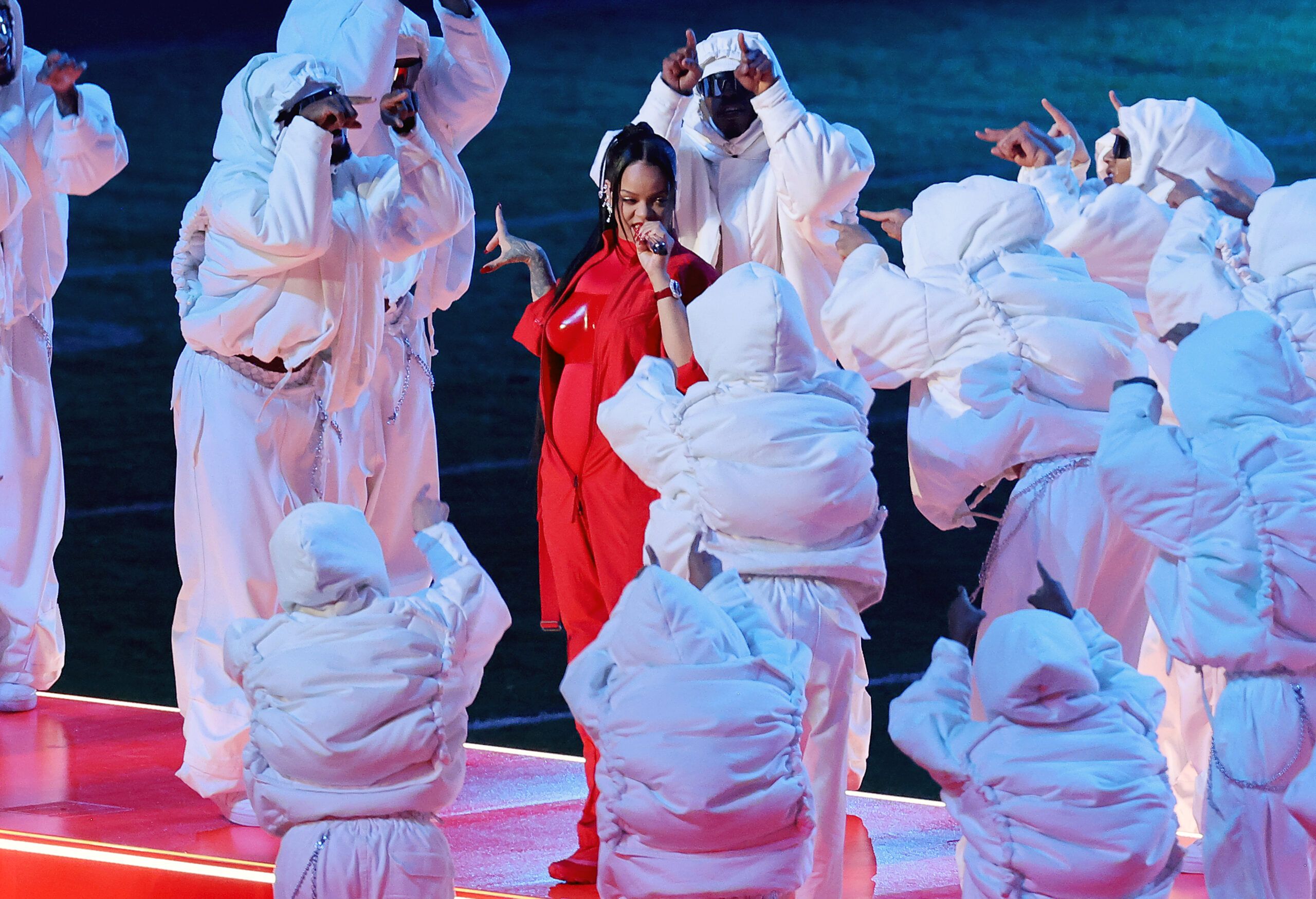 Rihanna’s Super Bowl backup dancers looked like puffed…
