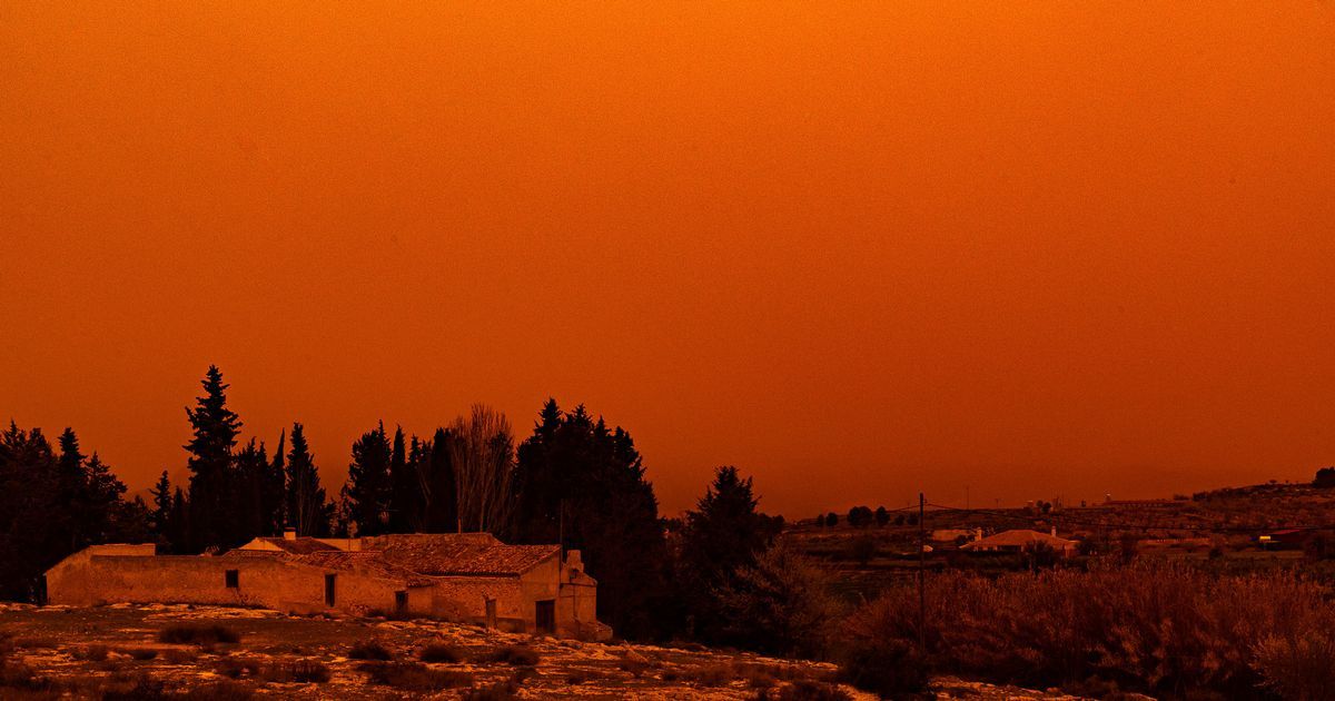 Rare ‘blood rain’ weather could hit Ireland as huge…
