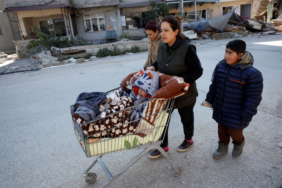 Turkish mother tries to survive for her children in…