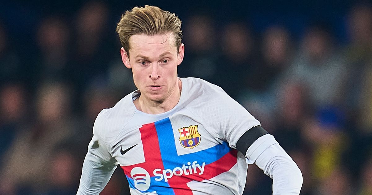 Xavi speaks out on Manchester United's attempt to sign…