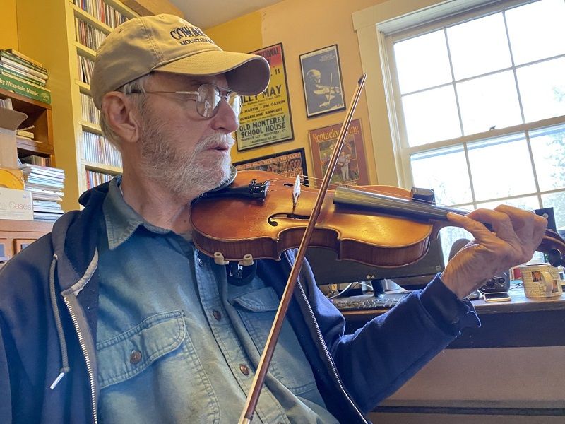 Longtime KY fiddler connects with tradition as he…