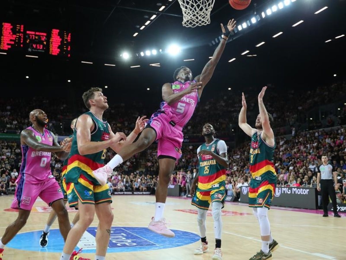 Brown steers Breakers past Jackies and into NBL decider