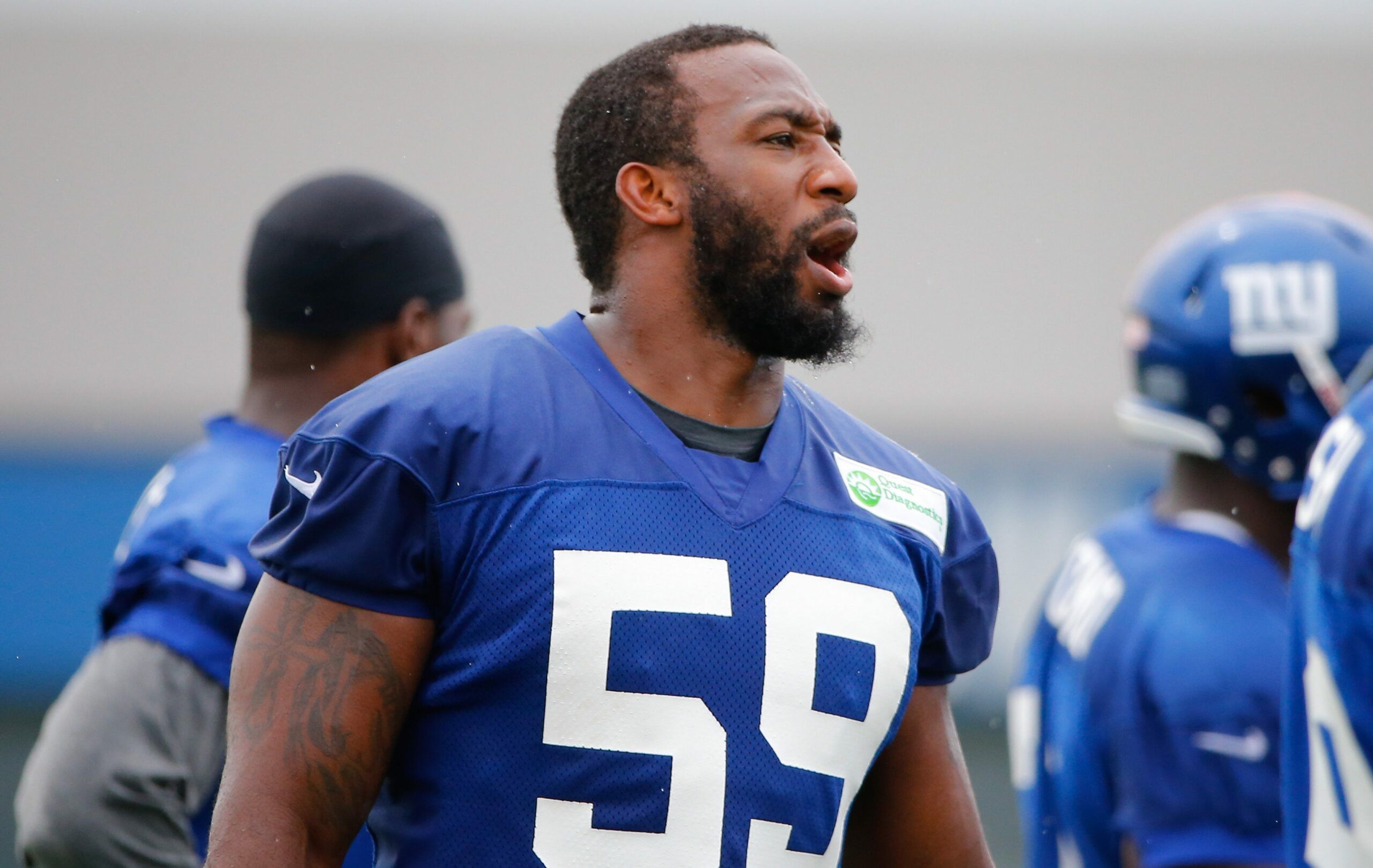 Steelers add ex-Giants LB Aaron Curry to coaching staff