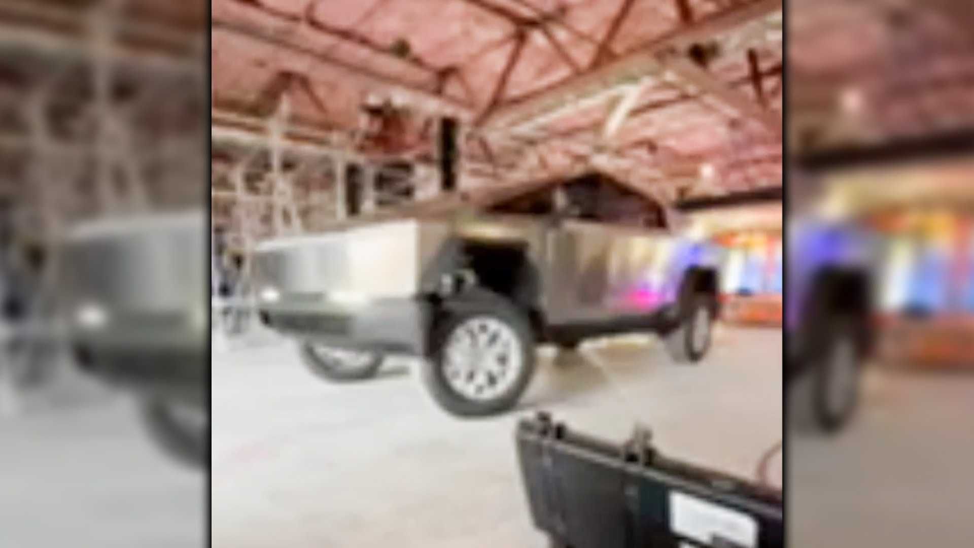 Tesla Cybertruck Spotted With Suspension In Off-Road…