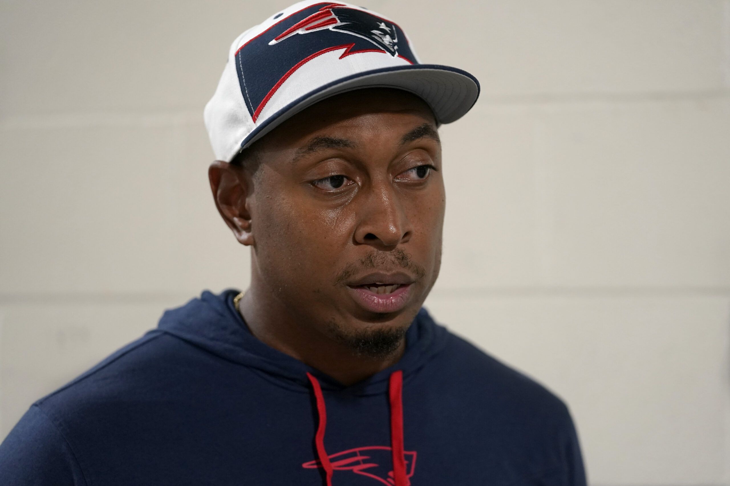 Patriots’ rising defensive coach interviewed for…