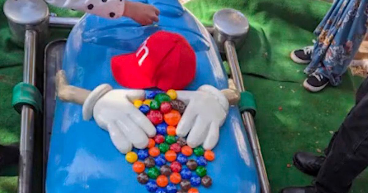 Teacher buried in chocolate M&M-themed casket for…
